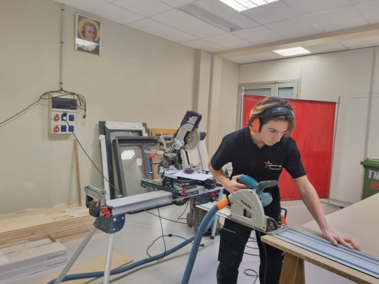 Le travail des élèves de CAP menuisier installateur – Groupe scolaire ...